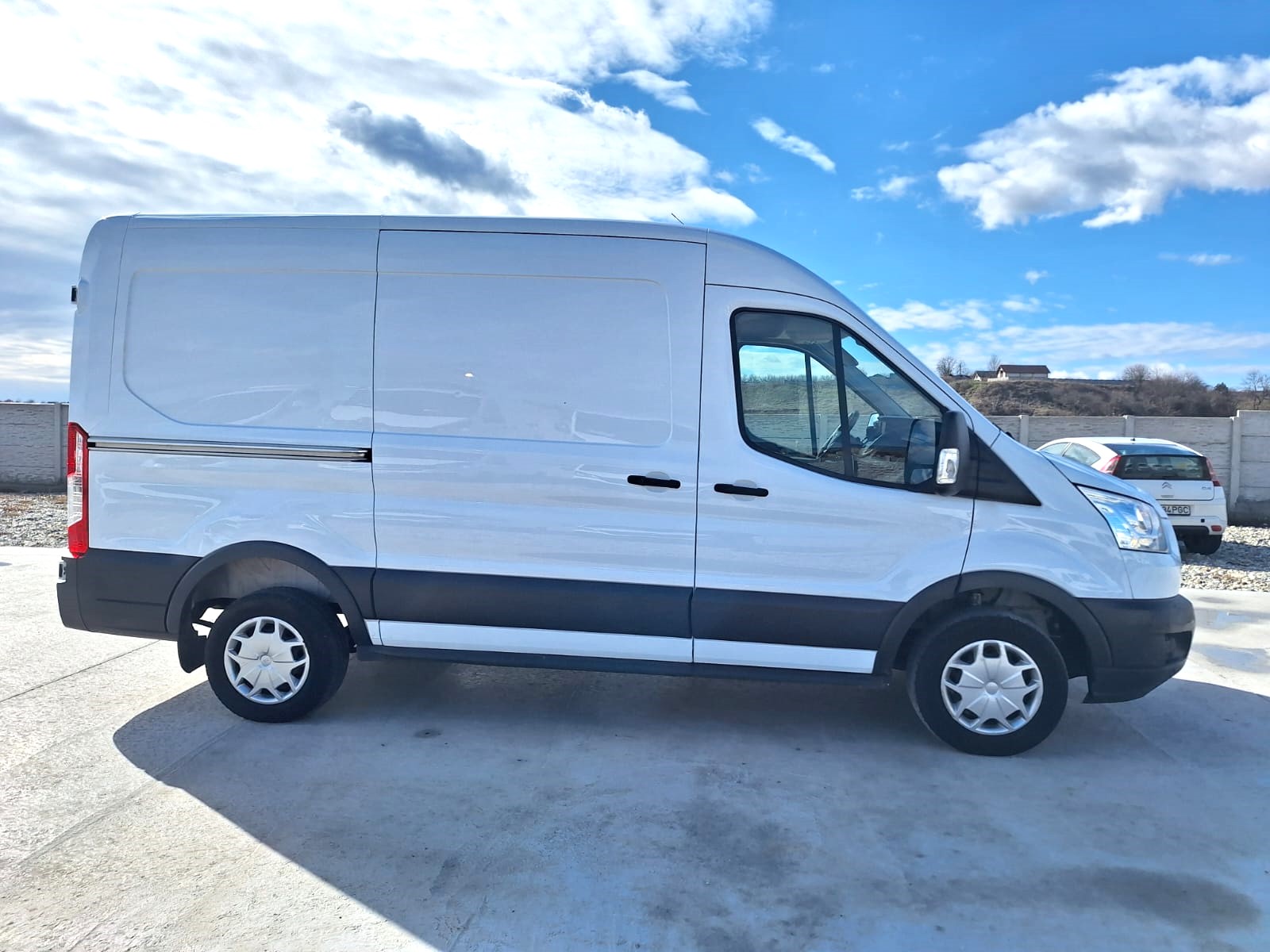 Ford Transit L2H2 - Leasing Autoutilitare